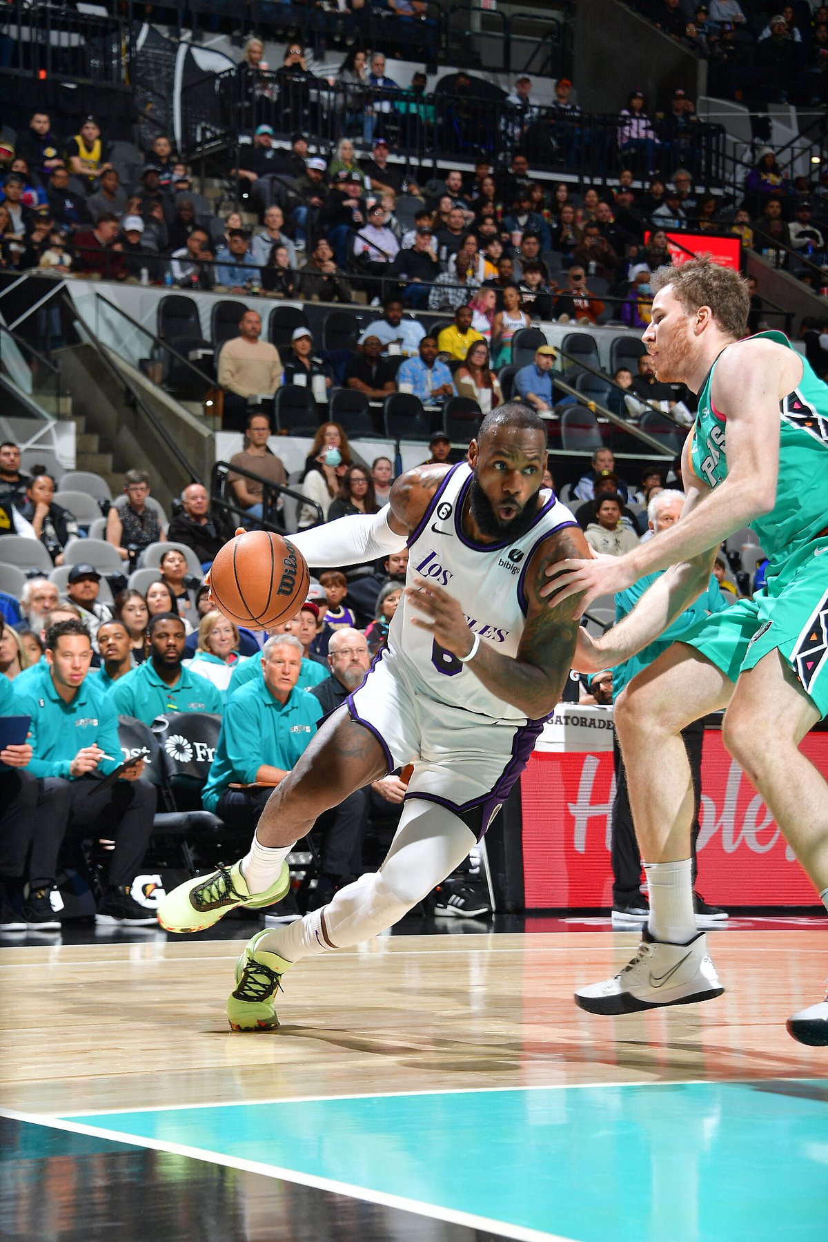 Lakers celebrate LeBron’s return