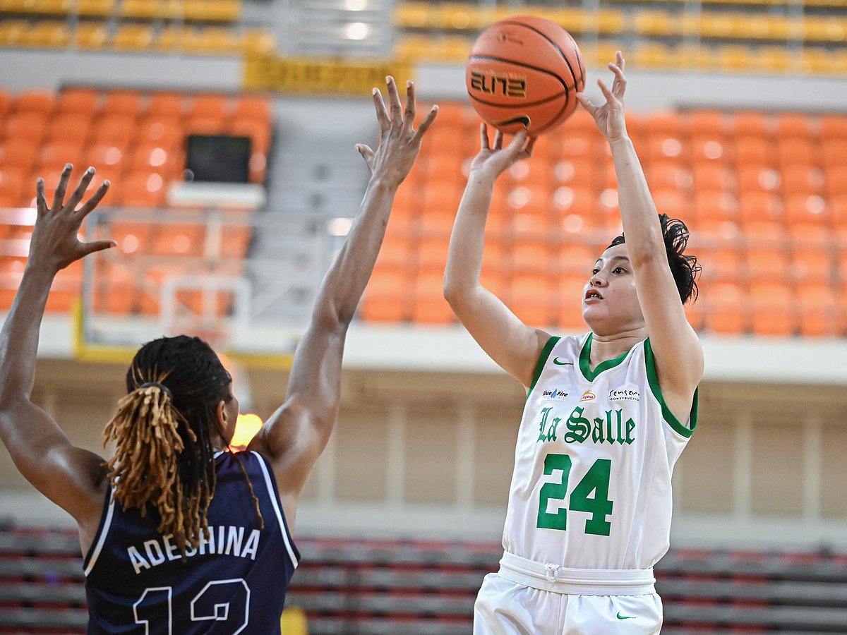 La Salle books semifinal berth