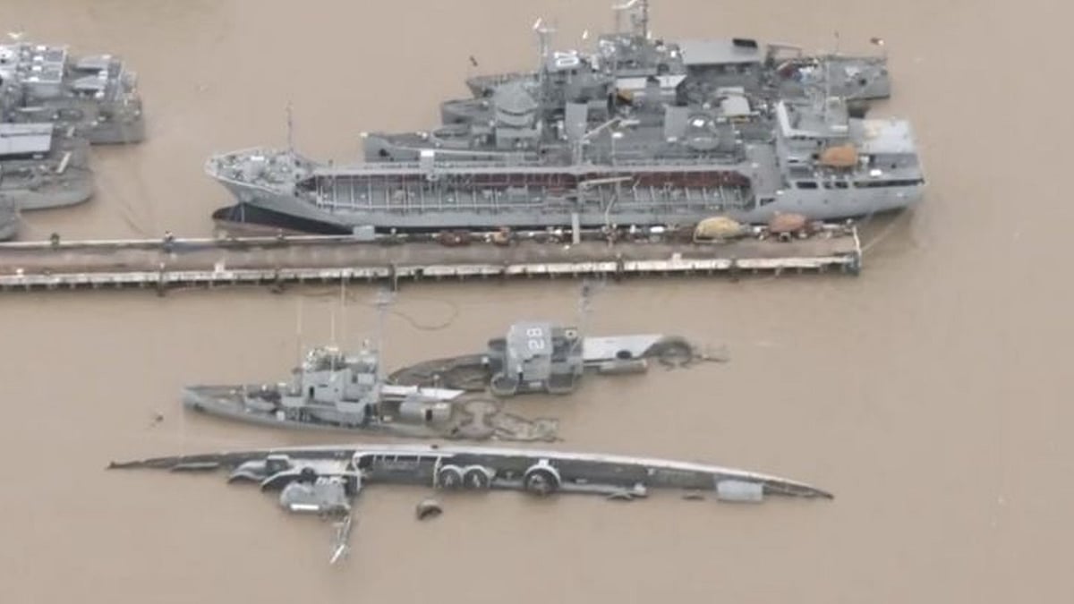 Storm ‘sinks’ 3 retired naval ships