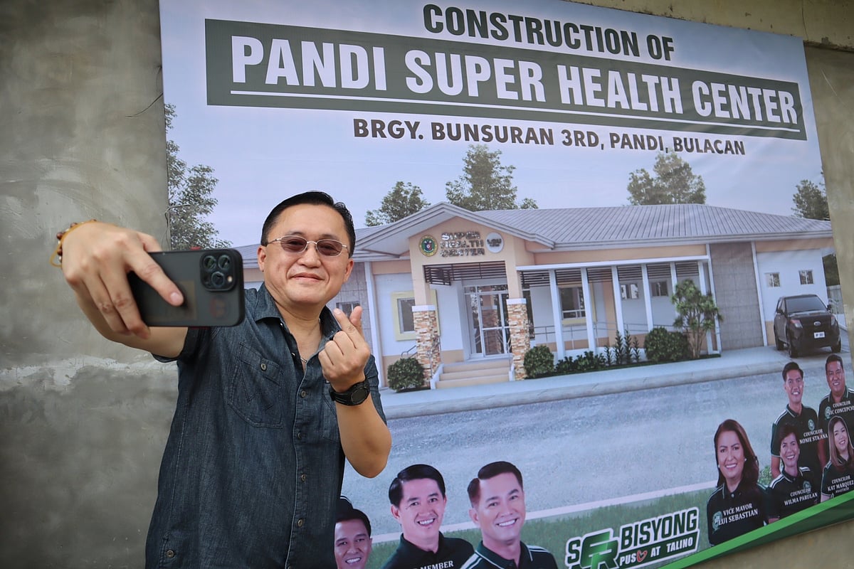 Bong Go inspects construction of Super Health Center in Pandi, Bulacan