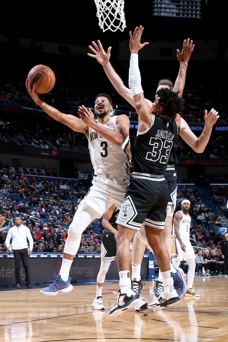 McCollum drops 40, lifts Pelicans