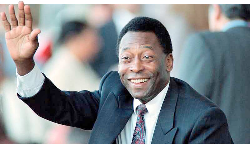 Loved ones gather around Pele on Christmas Eve