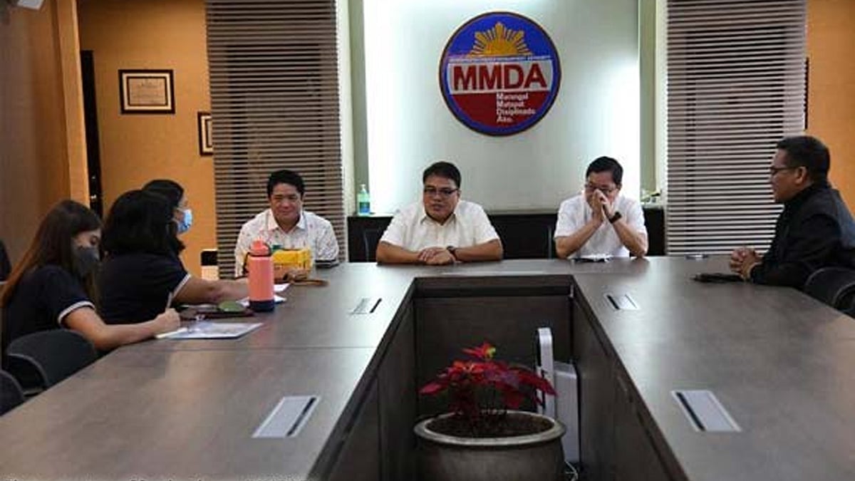 MMDA meets water firms over diggings