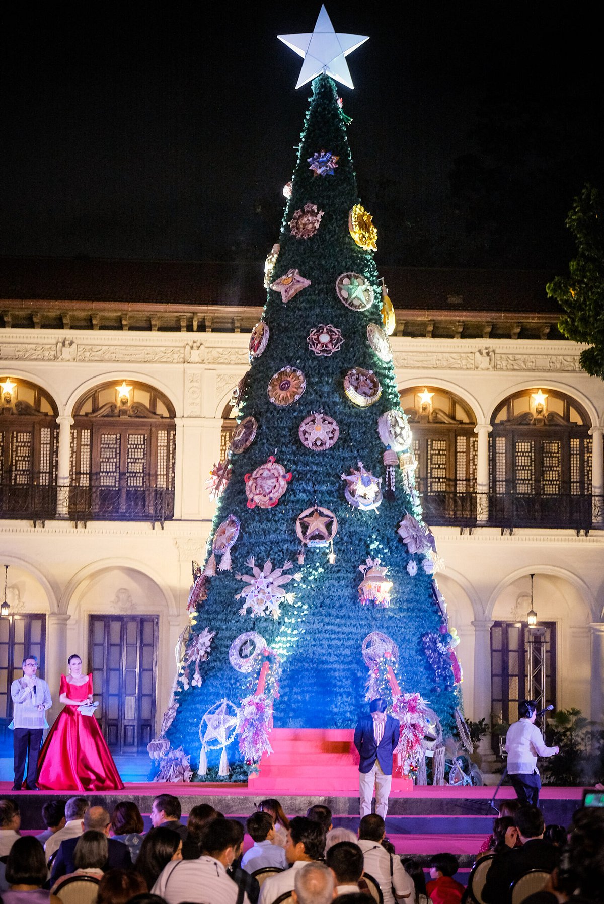 BBM lights up for Palace tree