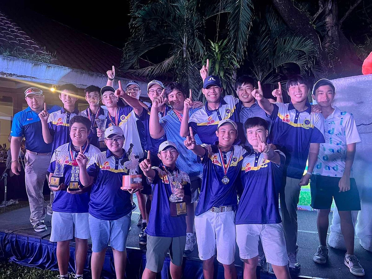 Xavier celebrates golf success