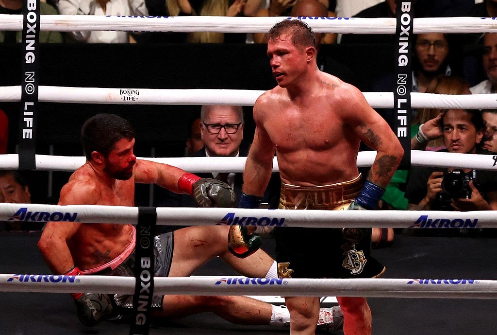 Alvarez keeps undisputed title