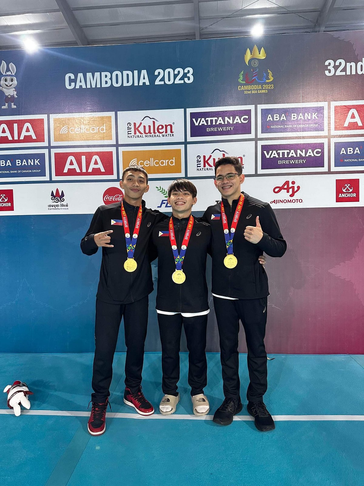 Yulo, Cruz, Besana carry torch for gymnastics