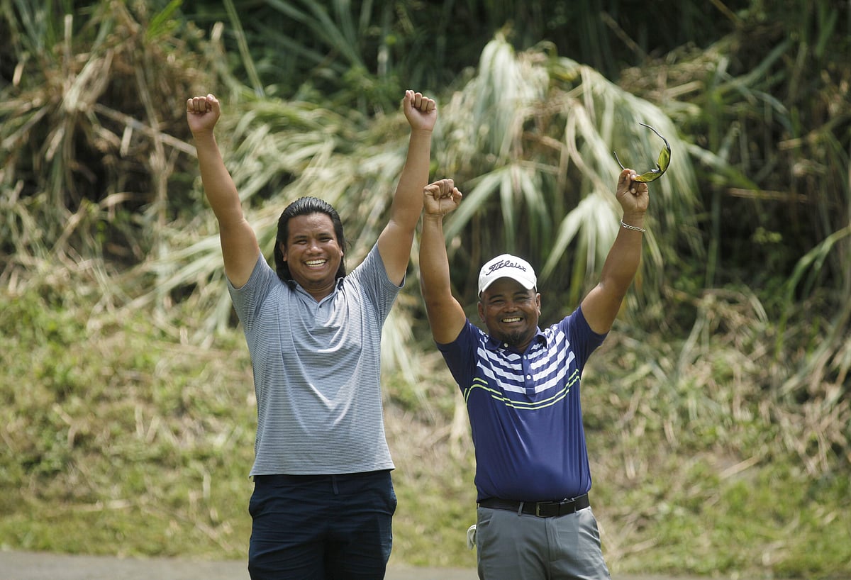Almost identical shots win it for Forest Hills champs