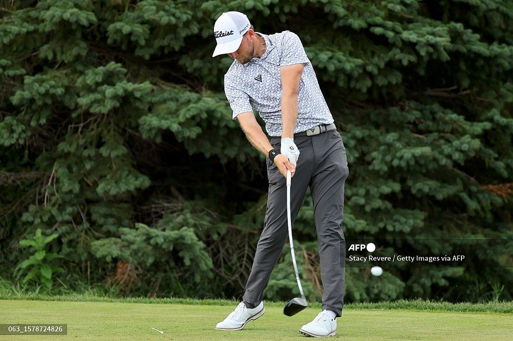 Hodges catches fire, nears 1st PGA crown