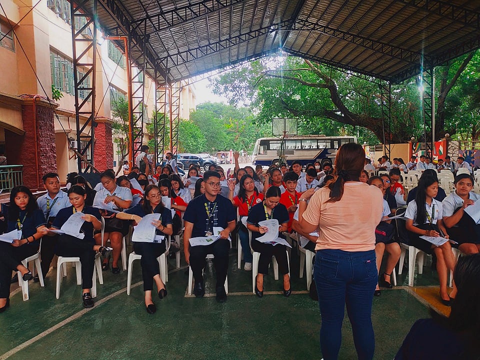 Over 400 college students receive cash-for-work under ‘Tara, Basa!’