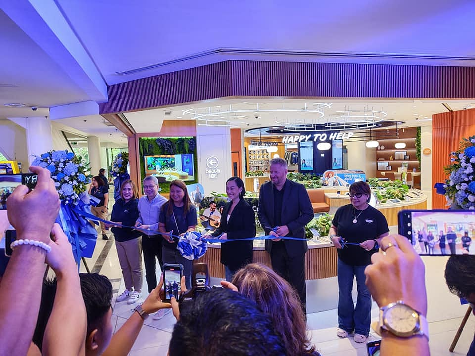 Globe next-gen store unveiled in Glorietta