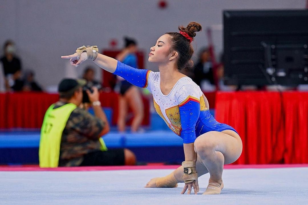 Manzano, Phl gymnasts make gallant stand