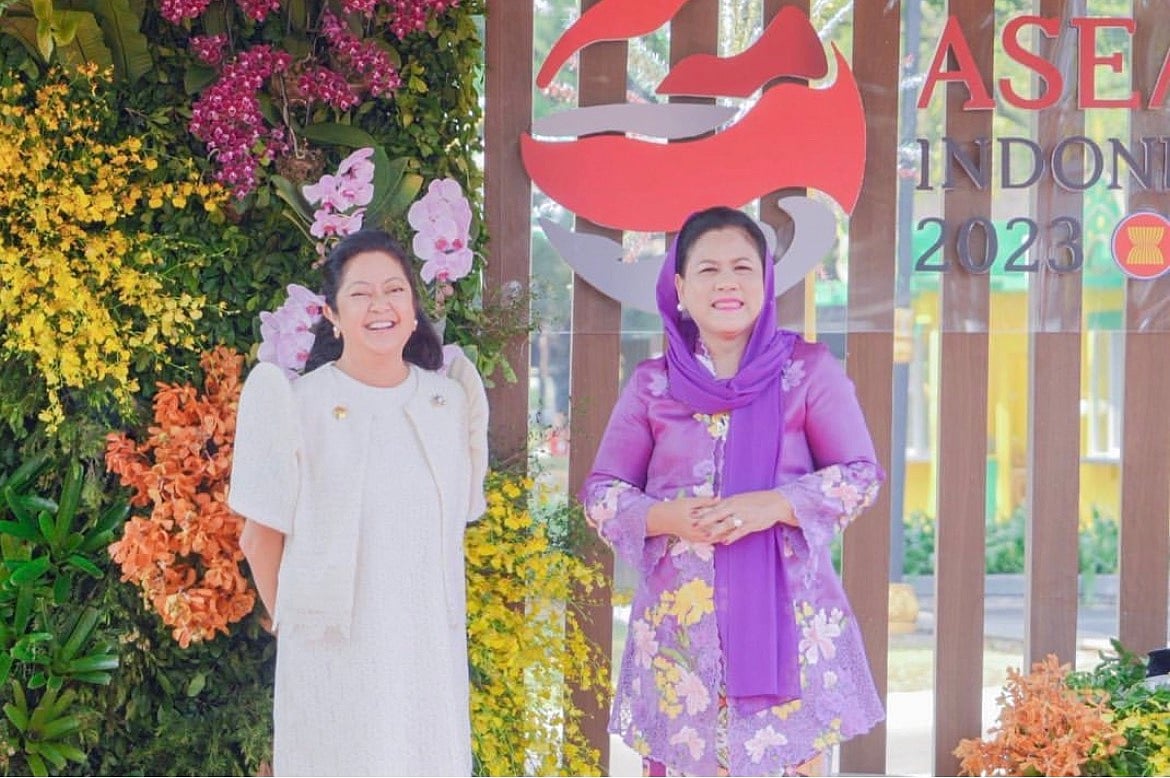 First Lady Liza Araneta Marcos enjoys Spouses’ Program by Iriana Joko ...