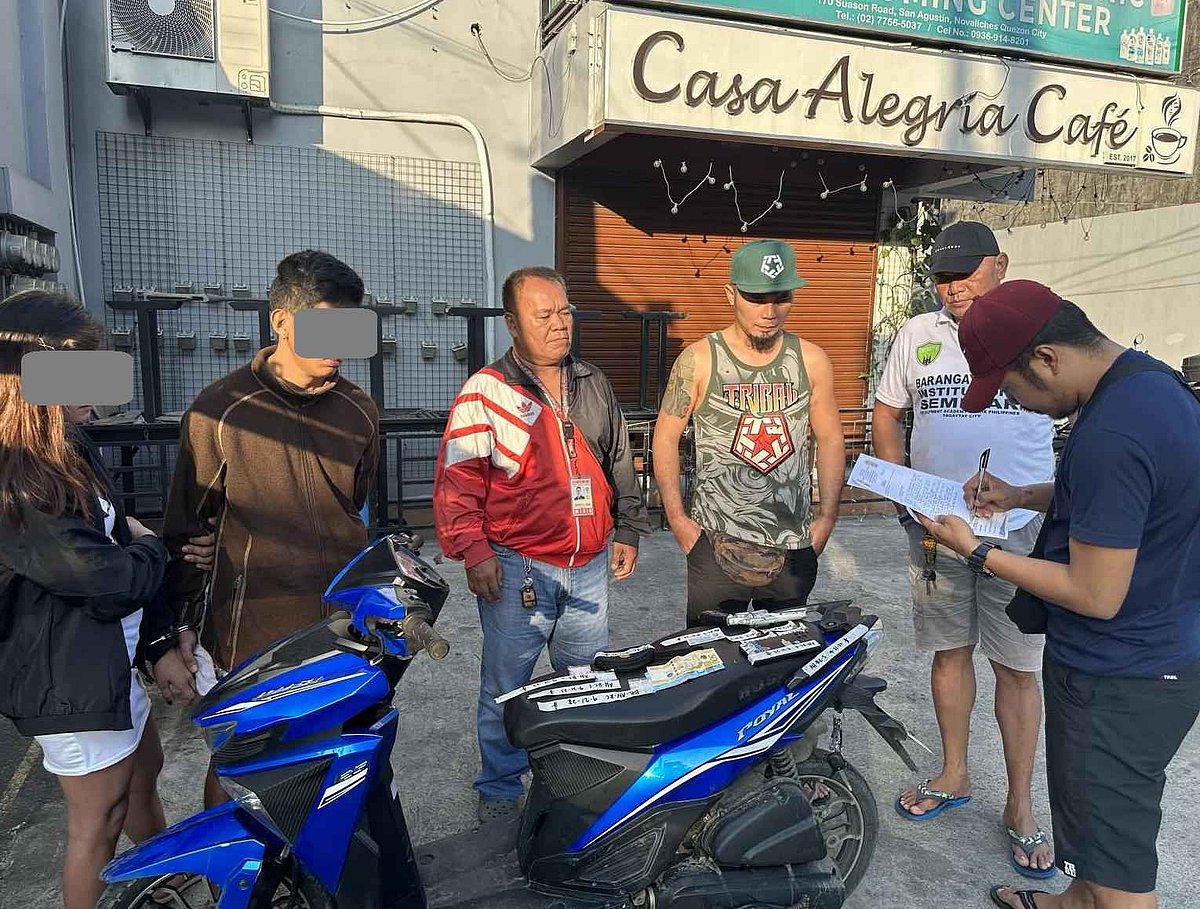 2 arrested drug pushers yield P102K worth of shabu, firearms