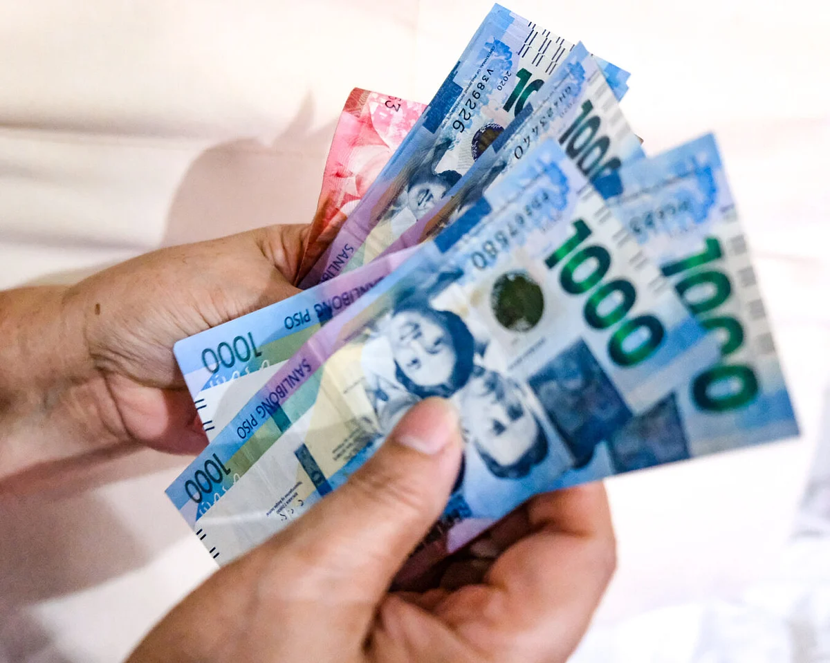 DOLE reminds employers to give 13th-month pay on time DOLE reminds employers to give 13th-month pay on time