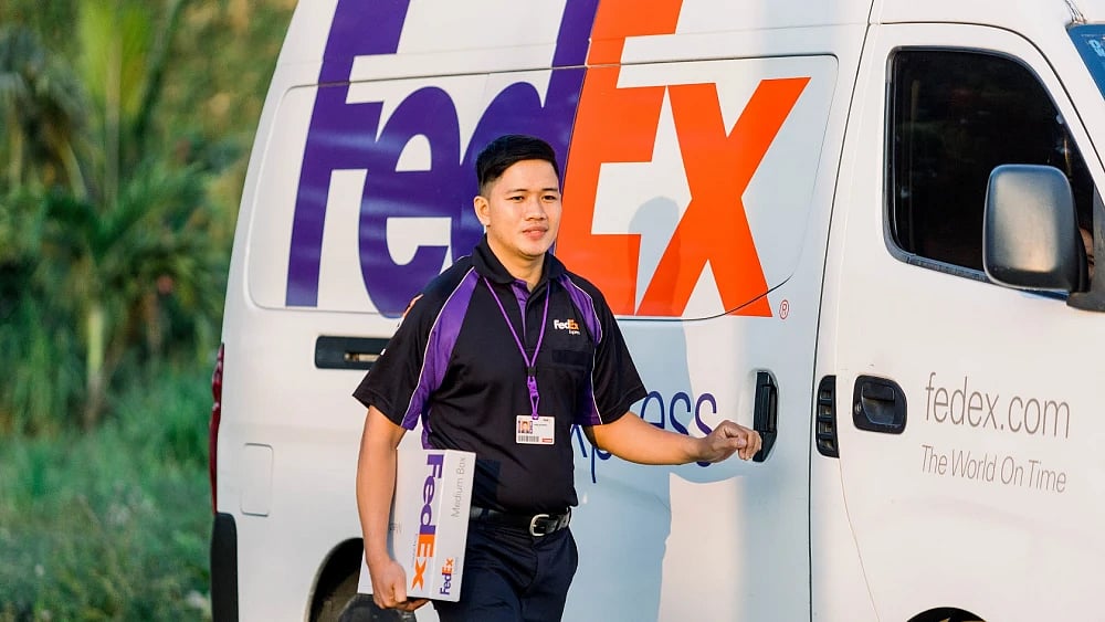 FedEx launches package lockers at LRT-1 stations