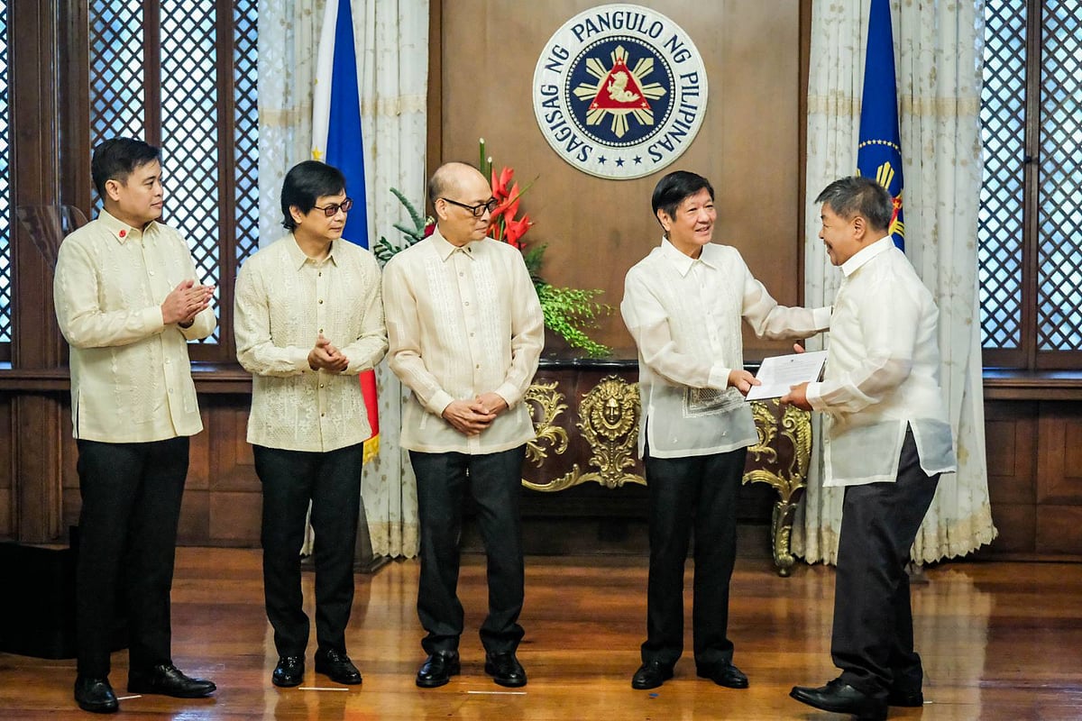 PBBM presents P541-M worth of climate adaptation funds to LGUs