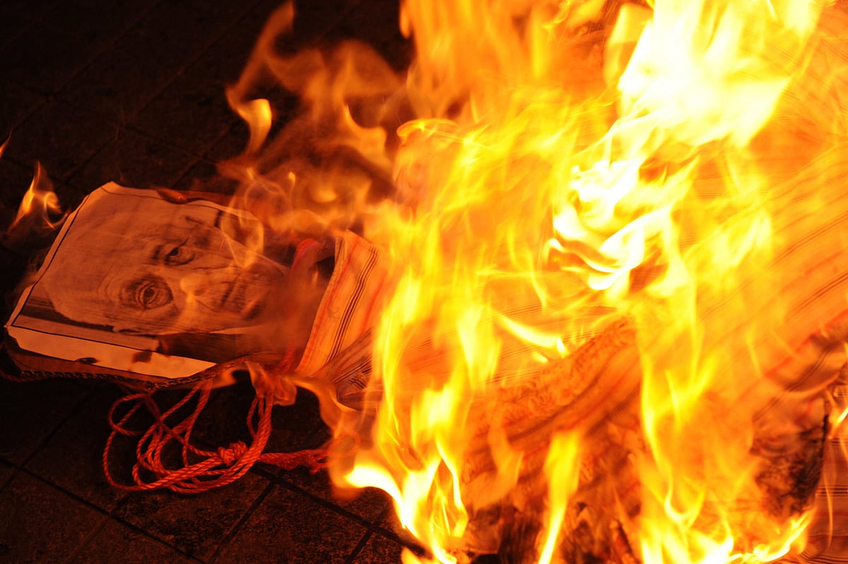 Protester sets self on fire outside Israel consulate