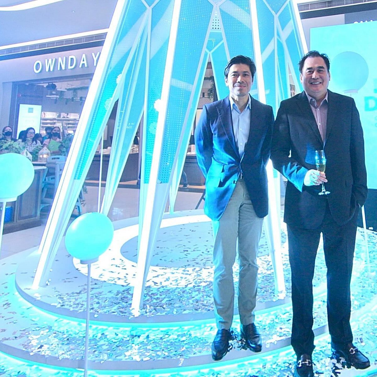 Winter wonders, shopping splendors at Century City Mall