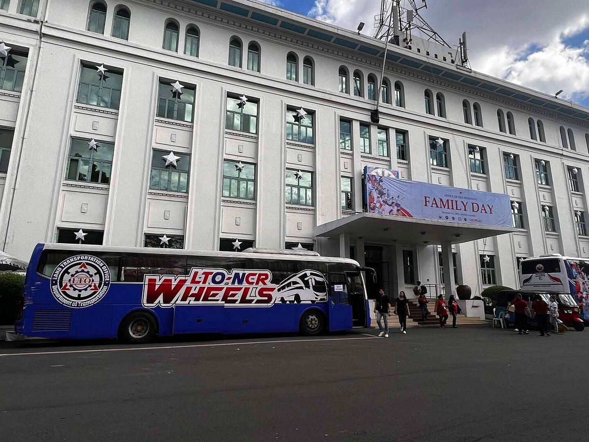 Palace personnel complete theoretical driving course