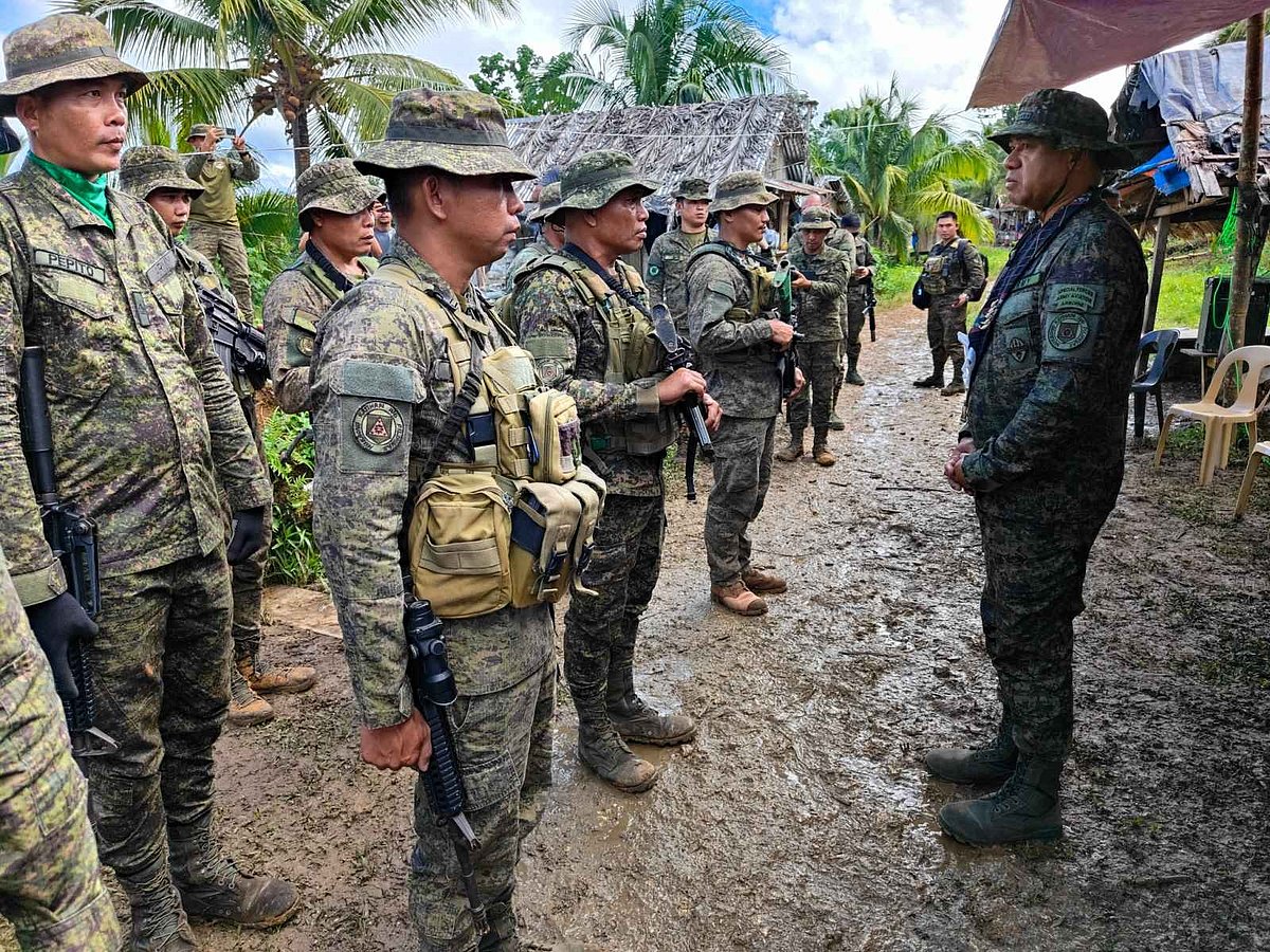 Brawner visits soldiers based in Samar’s remote areas