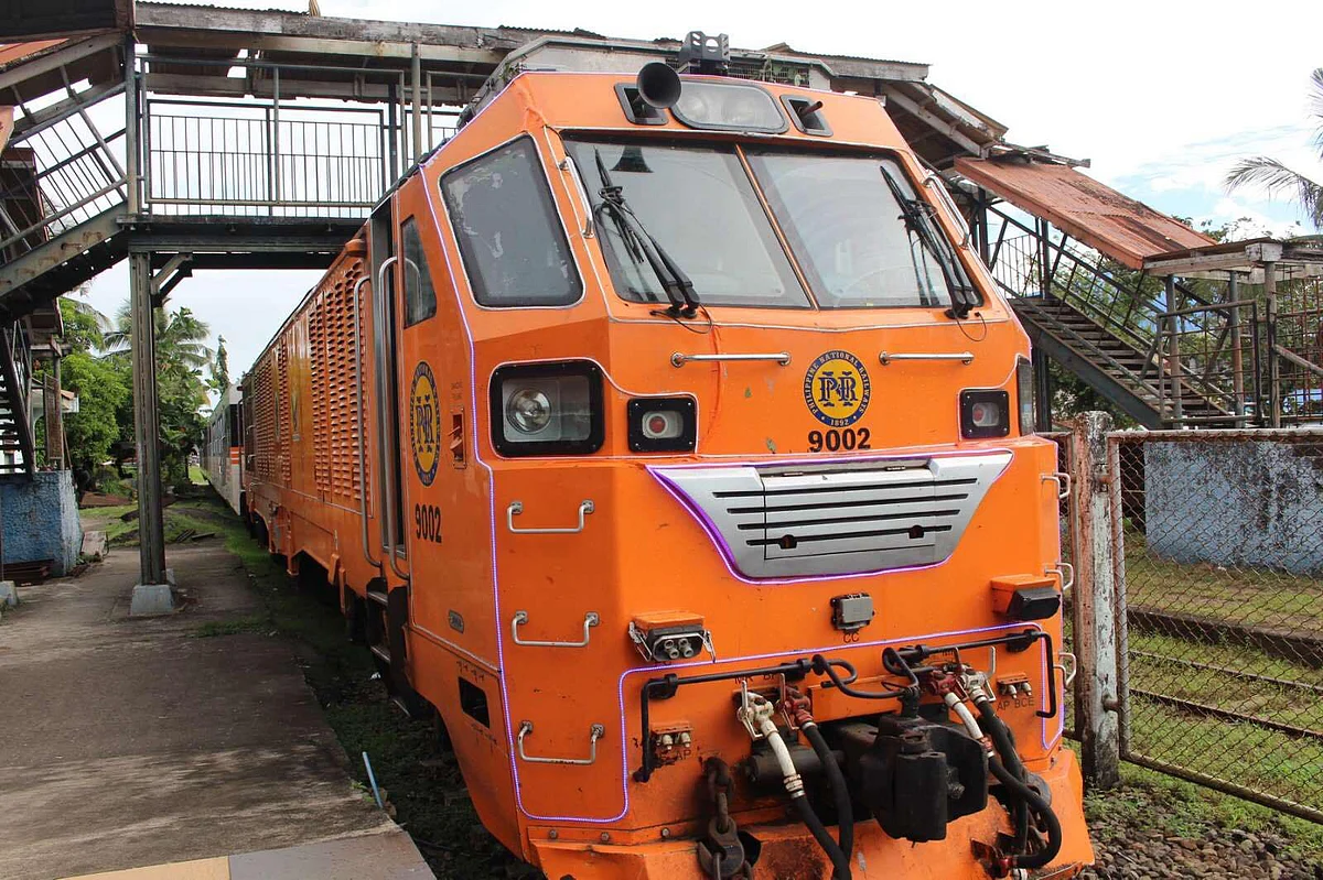 Sumagip sa aso nahagip ng tren Sumagip sa aso nahagip ng tren