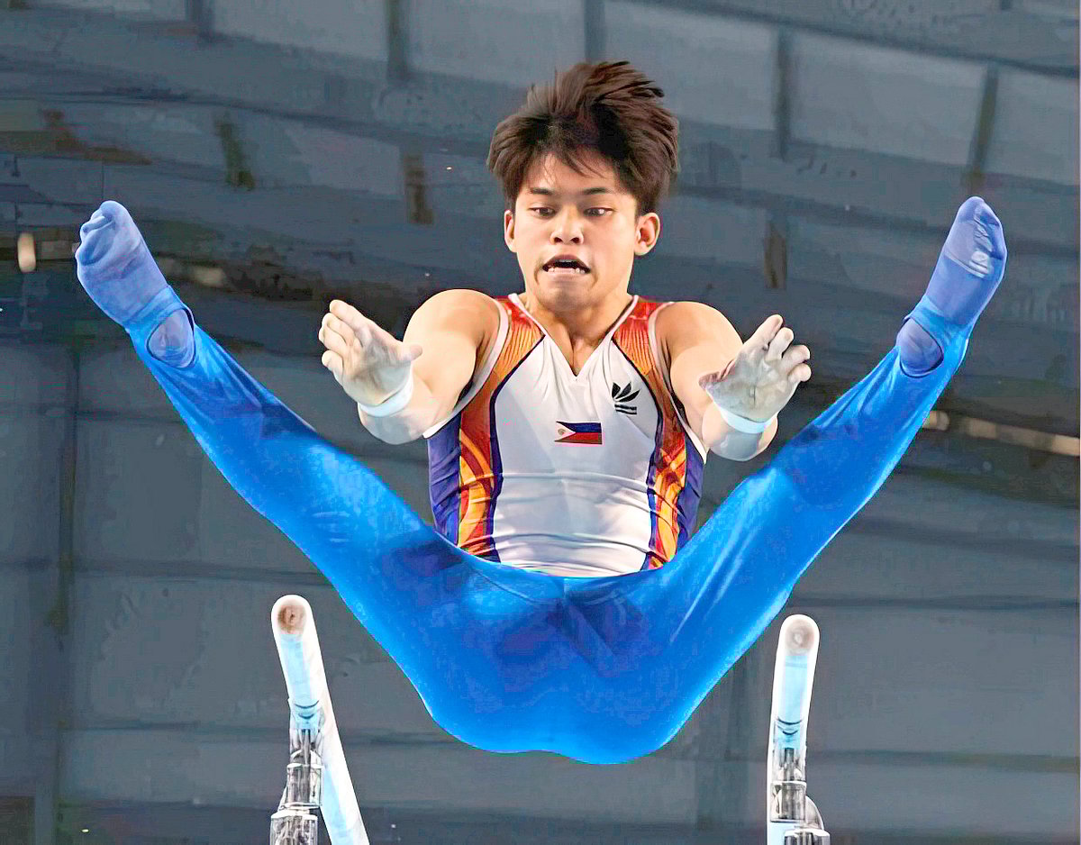 Yulo training with no coach