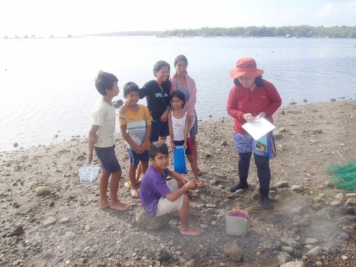The importance of reef gleaning in coastal communities