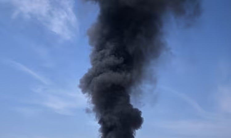 Smoke rises over US embassy in Kuwait, Bahrain base reportedly hit ...