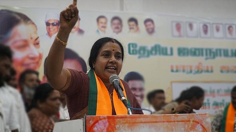 மாரிதாஸ் கைது: திமுக அரசின் பாணியையே தவெக அரசும் பின்பற்றுகிறது - வானதி ...