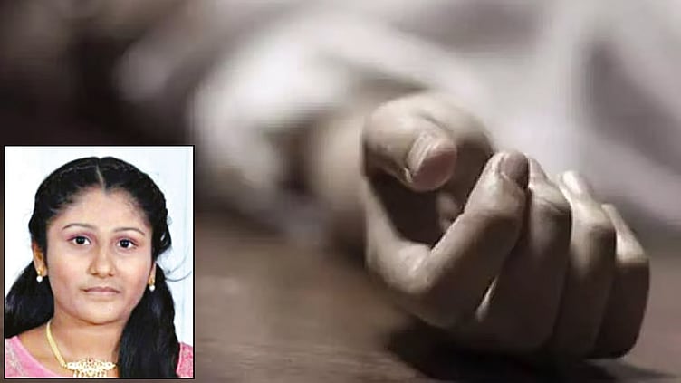 தம்பியுடன் பிஸ்கட் சாப்பிடுவதில் சண்டை: 10-ம் வகுப்பு மாணவி எடுத்த ...