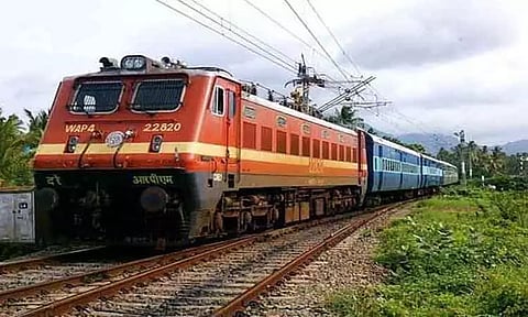 பொள்ளாச்சி-பழனி இடையே100 கிலோ மீட்டர் வேகத்தில் ரெயிலை இயக்க அனுமதி ...
