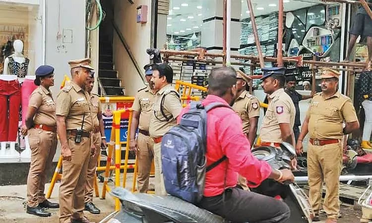 தமிழகம் முழுவதும் போலீசார் உஷார் நிலை: சென்னையில் 4 ஆயிரம் போலீசார் ரோந்து