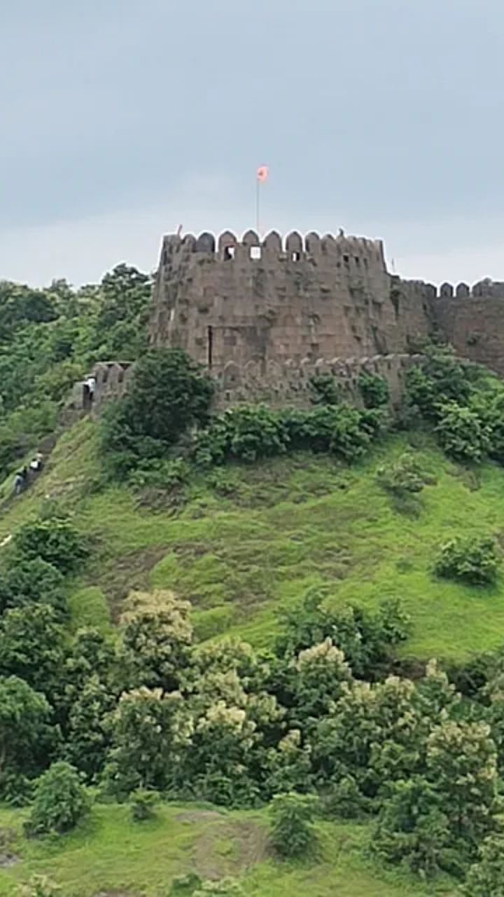 Mahurgad Fort: 'सोन्याचा दरवाजा अन् हत्तीखाना...' सातमाळा डोंगररांगेतील ...