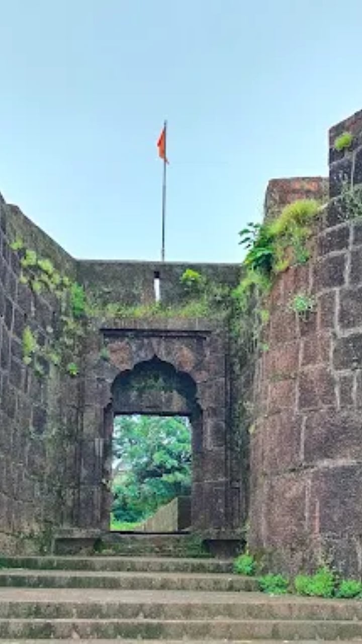 Bankot Fort: सावित्री नदीच्या मुखावर दिमाखात उभा असलेला शिवपूर्वकालीन ...