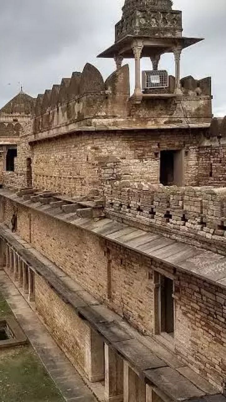 Chanderi Fort: बाबरच्या क्रूरतेची देतो साक्ष; चंदेरी किल्ल्यावरील 800 ...
