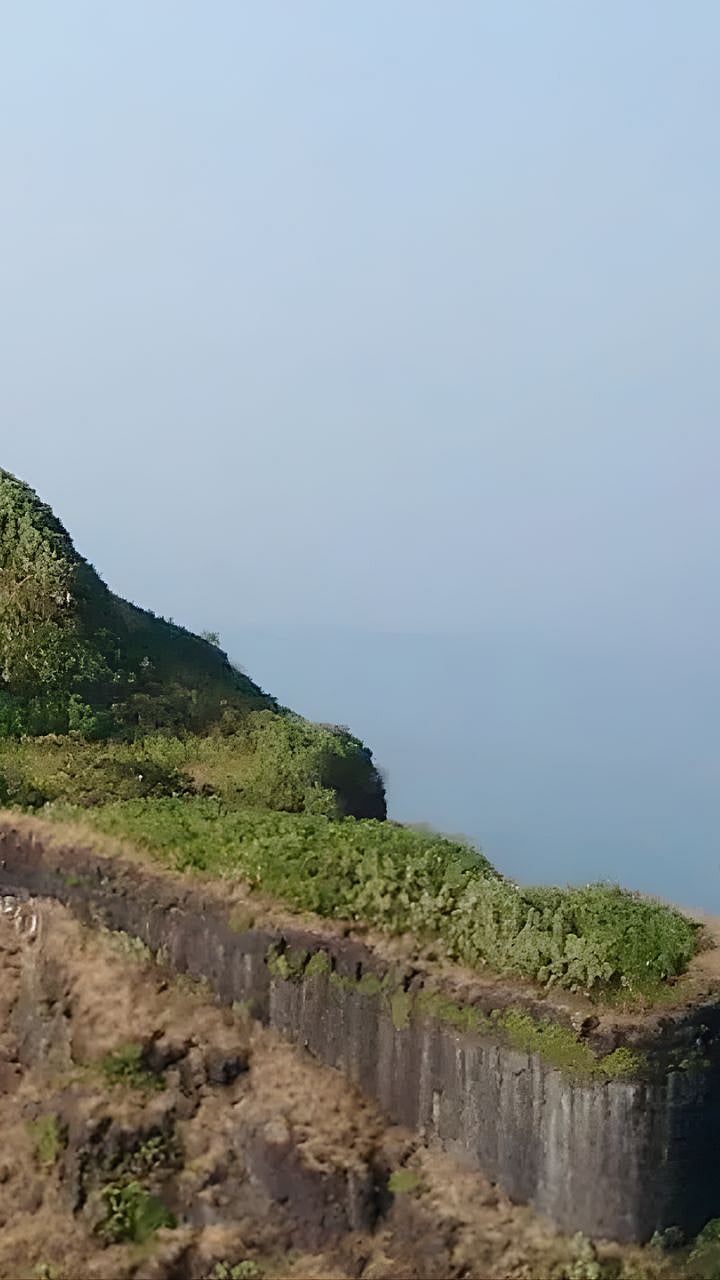 Prachitgad Fort: वाघासारखा दबा धरून बसलेला, 4 जिल्ह्यांच्या सीमेवर ...