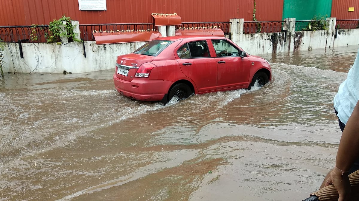 Goa Rain: राज्यात पावसानं पुन्हा उडवली दाणादाण, पर्वरीत वाहनधारकांची ...