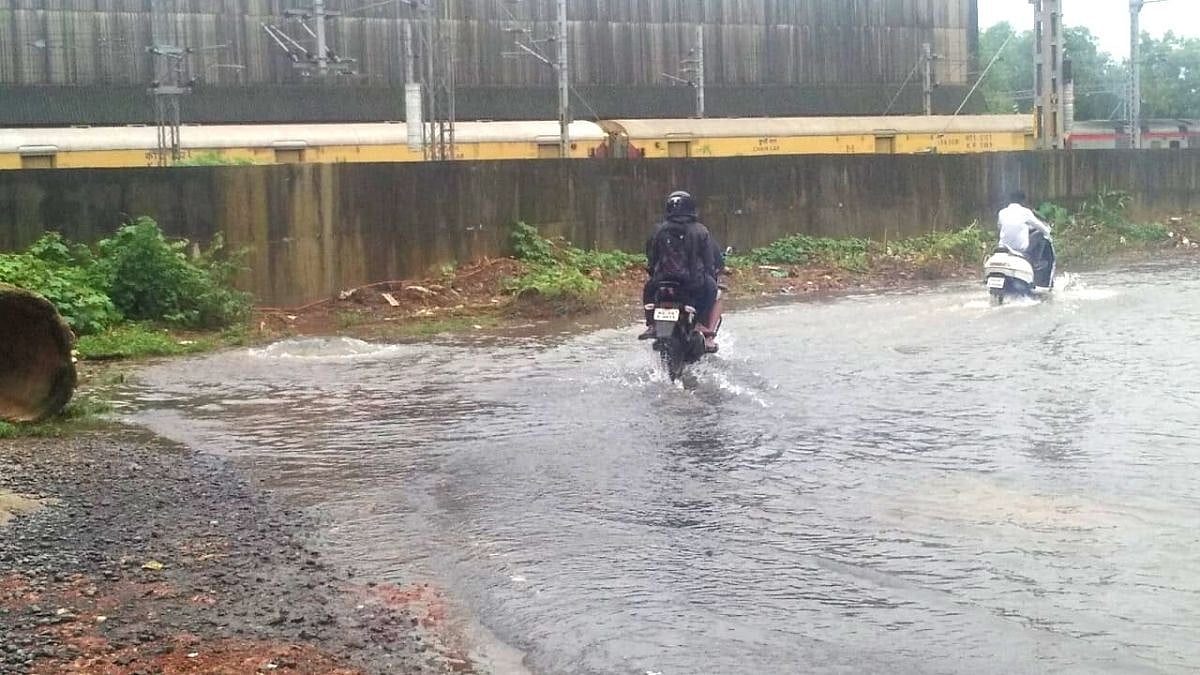 Goa Drainage Problem|मलनिस्सारण वाहिनीचे चेंबर उघडे; रोज लाखो लिटर पाणी ...