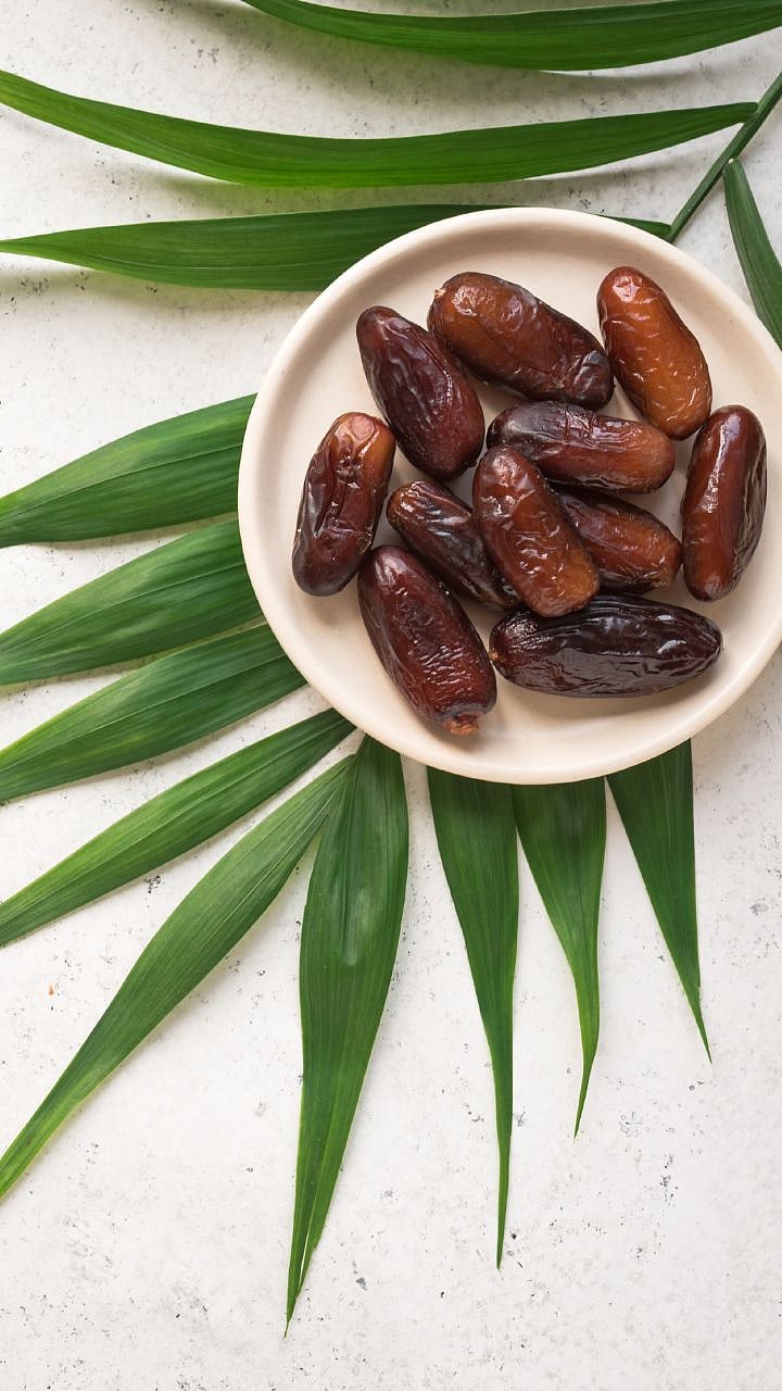 सकाळी रिकाम्या पोटी किती खजूर खावे?health benefits of eating soaked dry ...