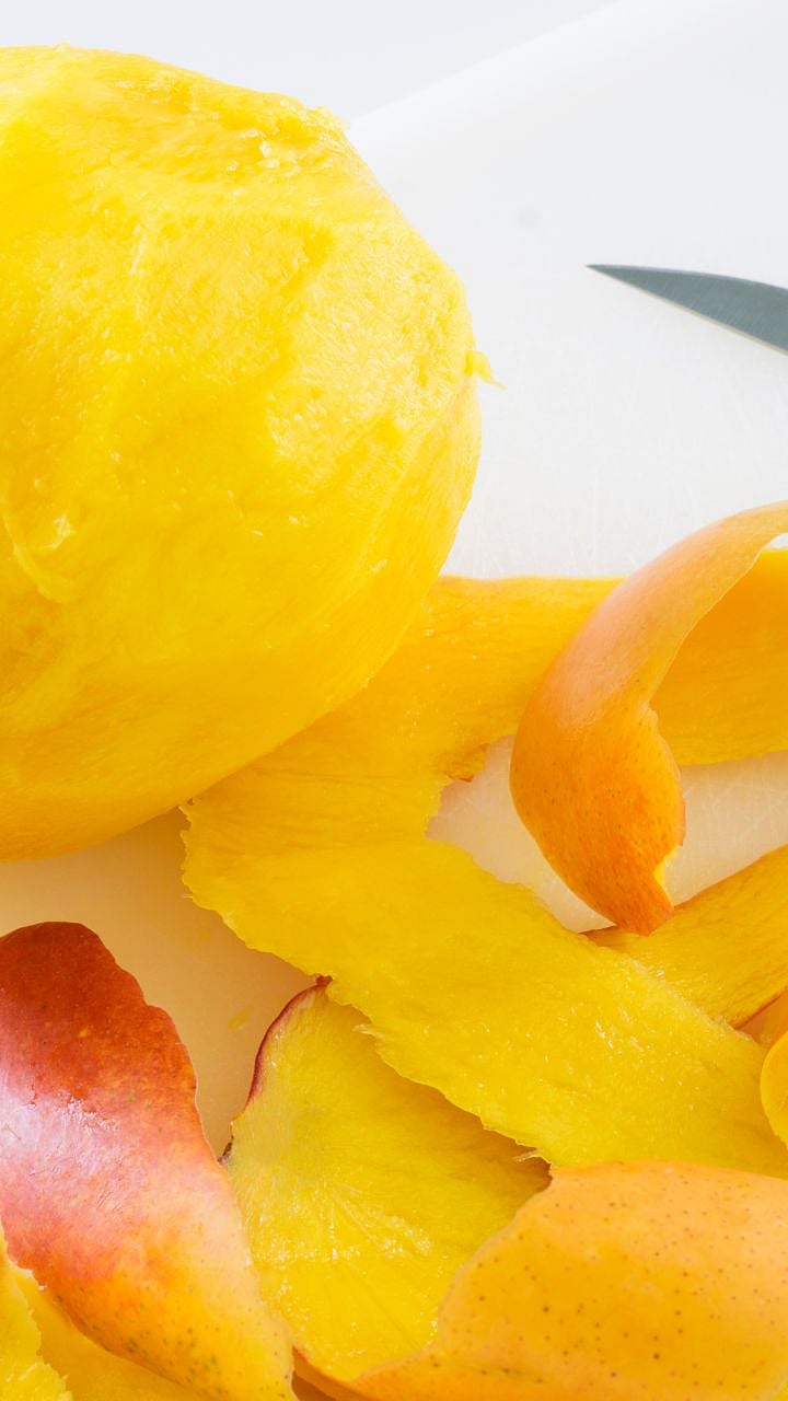 आंब्याची साल चमकदार त्वचेसाठी उपयुक्त Mango Peel Benefits| Dainik Gomantak