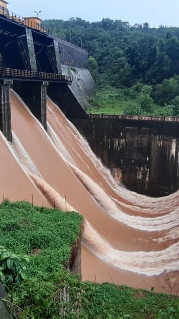 Tilari Dam Water Level Increase: तिलारी धरणातून विसर्ग; नागरिकांना ...