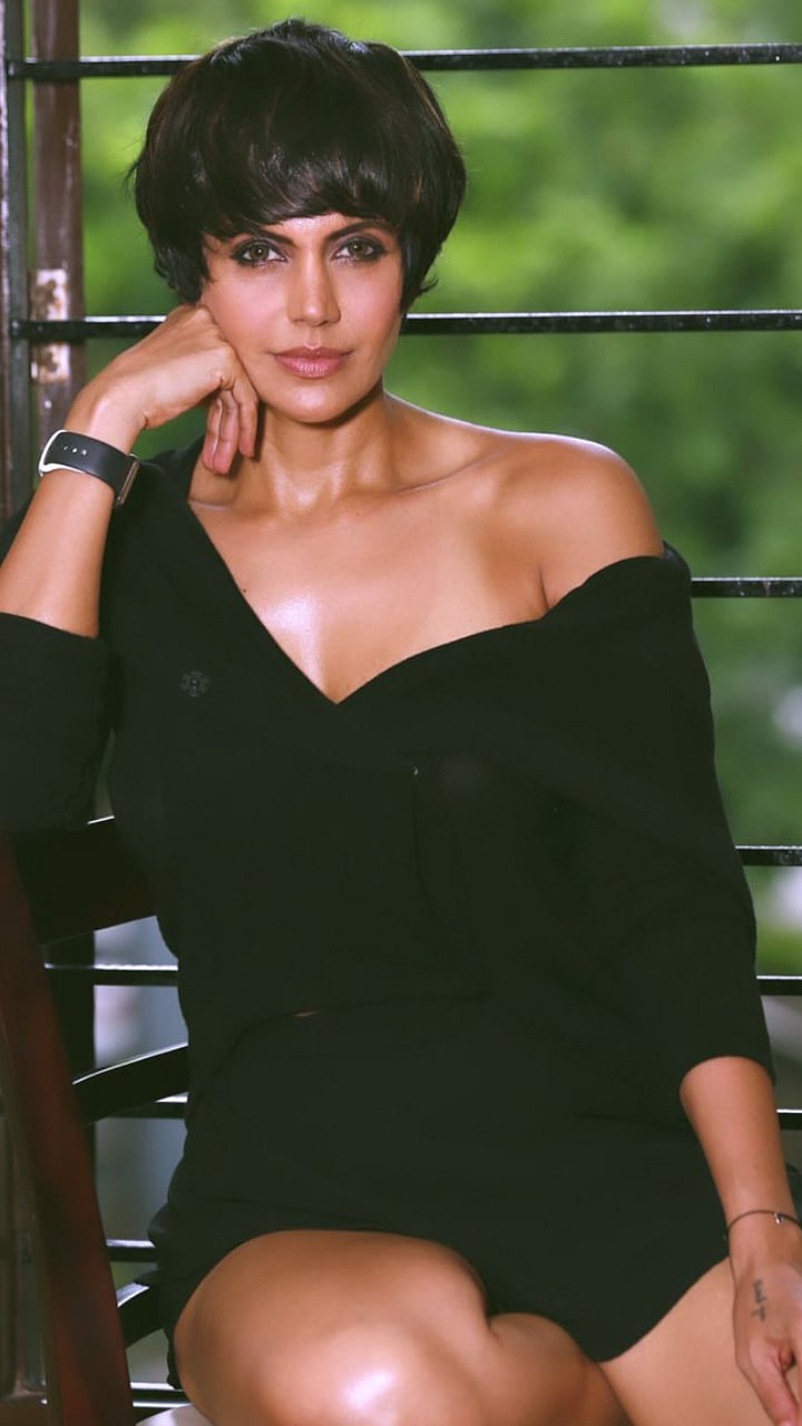 51 वर्षीय मंदिराच्या रिलेशनशिपची चर्चा... | 51 year old actress Mandira Bedi is in love again ...