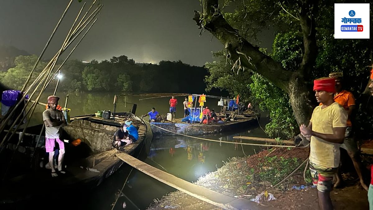 illegal sand Extraction below Banastarim Bridge Goa coastal police raid ...