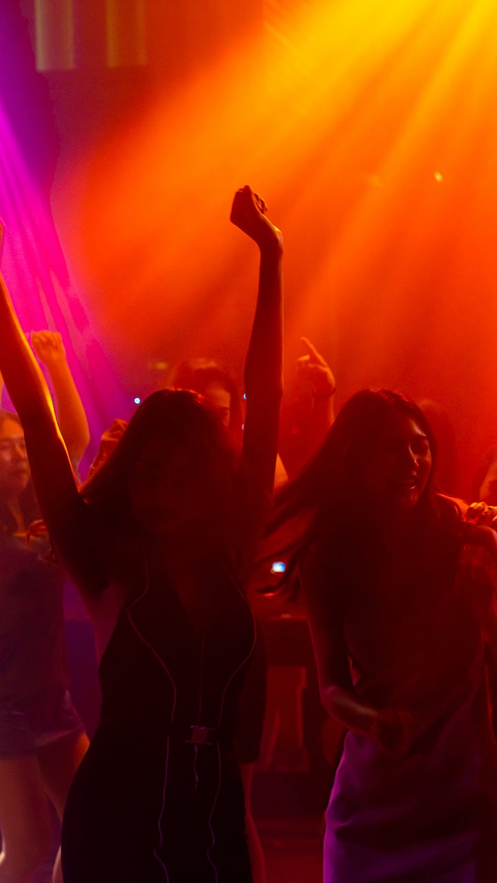 Goa Night Life: मनमौजी गोव्याची मोहिनी घालणारी 'नाईट लाईफ' |Goa Night ...