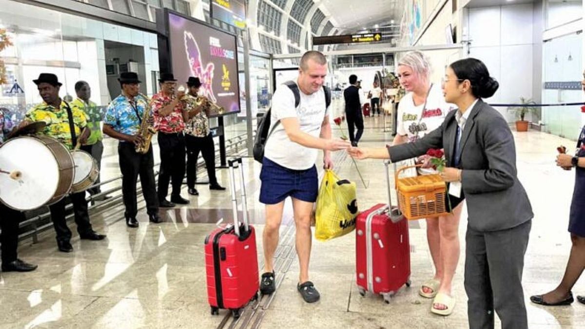 Russian Charter: रशियन आले हो! हंगामाच्या पहिल्या चार्टरने 334 पर्यटक ...