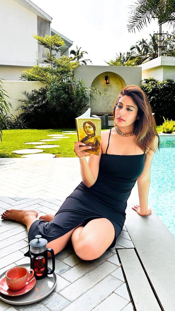 इश्कबाज फेम सुरभीचं गोव्यात 'दिलखेचक' फुटोशूटshqbaaz fame surbhi chanda had a fabulous ...