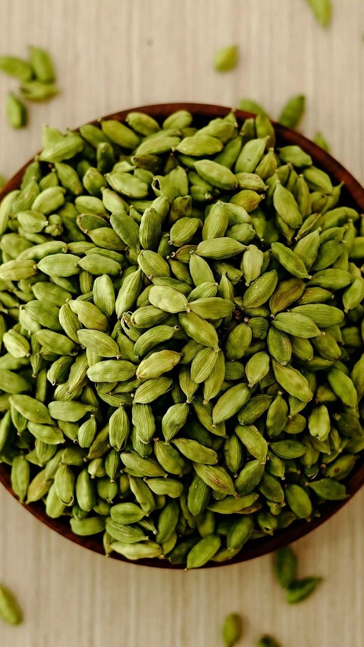 Cardamom Water Benefits: वेलदोड्याचे पाणी आरोग्यासाठी लयच गुणकारी; एका ...