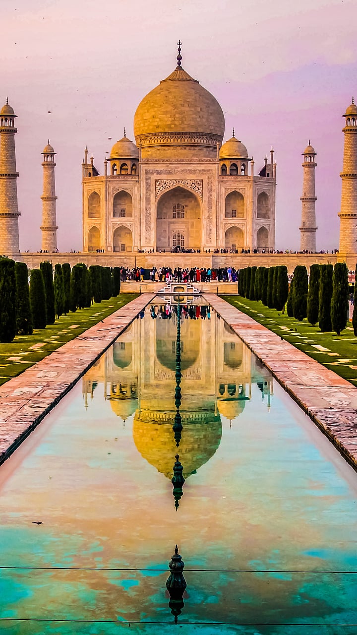 Taj Mahal: सकाळी गुलाबी, दुपारी पांढरा, संध्याकाळी सोनेरी! खरंच बदलतो ...