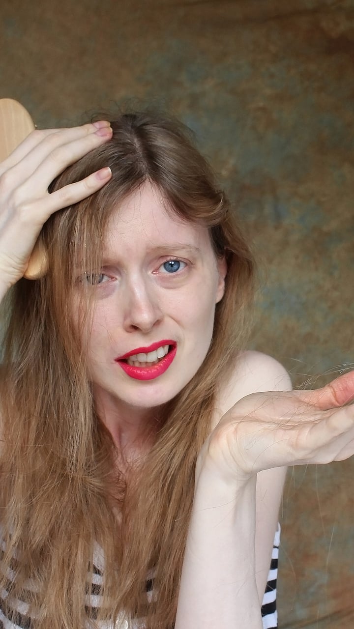 20व्या वर्षीच केस गळायला लागले? 'ही' आहेत धक्कादायक कारणं | Dainik ...